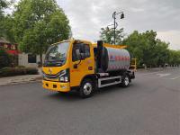 China Dongfeng 4000L Asphalt Spray Truck 120HP YC4FA120-30 Engine Intelligent Control for sale