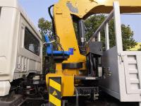 China Chinese 4WD 4X4 Dongfeng Vehicle Mounted Crane With190hp Engine 8 Tons for sale