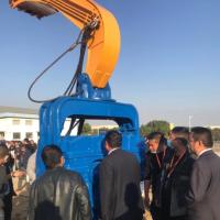 China Hydraulic Sheet Pile Driver - 535 KN Force & 18m Depth For Excavator Multi-Pile Works for sale
