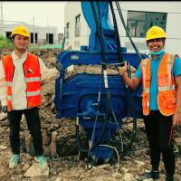 China 12M Vibro Pile Driver - 420KN Centrifugal Force & Pile-Protective Design for sale