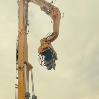 China Drive Piles Faster: A Heavy-Duty Pile Driver with Intense Vibration & Simple Operation for sale