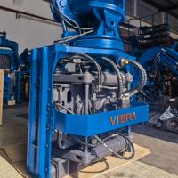 China Hydraulic Side Grip Pile Driver for Confined Spaces | Low Headroom Operation + Bidirectional Tilt & 360° Rotation for sale