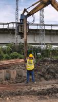China Compact Structure Confined Spaces Pile Driver – Dual Pump Flow Merging System & Low Headroom Capability for sale