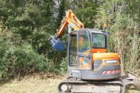 China Hydraulic Hedge Cutter / Bush Trimmer with Enhanced Control and Minimized Noise for sale