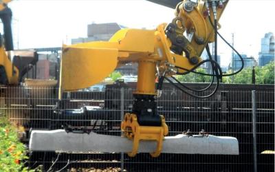 China Hydraulic Trencher for Rail-Guided Trenching with Maximum Performance and Peak Construction Efficiency for sale