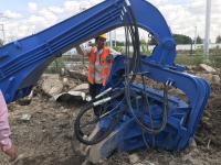China 3200rpm Vibro Pile Driver: Blue SANY Mounted with Heavy-Duty Clamps & Rapid Pile Extraction for sale