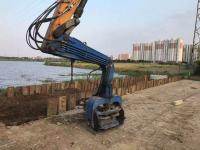 China Heavy-Duty Hydraulic Pile Driver: Ideal for Riverbank and Canal Projects for sale