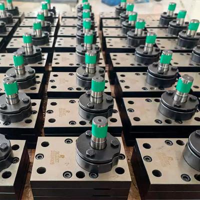 China High Precision Metering Pump (12~35cc/r) for Polyurethane Foaming & PUR Hot Melt Adhesive for sale