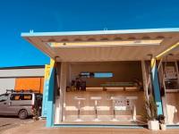 China Prefabricated Container Activity House Mobile Commercial Coffee Shop with Electric Push Rods and Circuits for sale