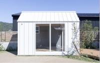 China Tourism Prefab Units Vacation Container Cabins Turnkey Accommodation for Resort Glamping Eco-Tourism Ventures for sale