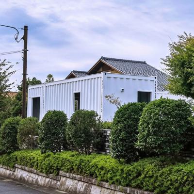 China Modern Luxury 20HC Prefabricated Flat Pack Steel Frame House Container Homes Prefab Tiny Home House ADUs for sale