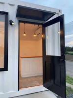 China FOREMOST 40HC Outdoor Prefab Beauty Salon Studio Mobile Commercial Cabin Commercial Use Container House for sale