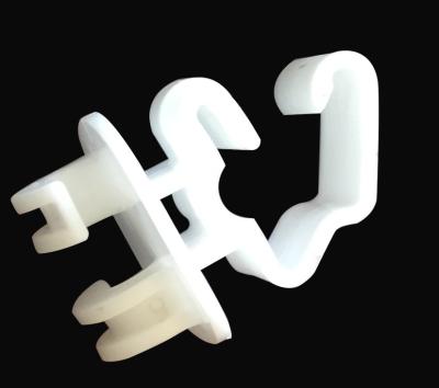 China INS006 Fencing Plastic Insulator Simplify To Fasten Through Tapes Rope for sale