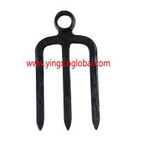 China Forged Carbon Steel Three Tines Garden Hoe Fork 1200g Round Hole Eye Digging Tool for sale