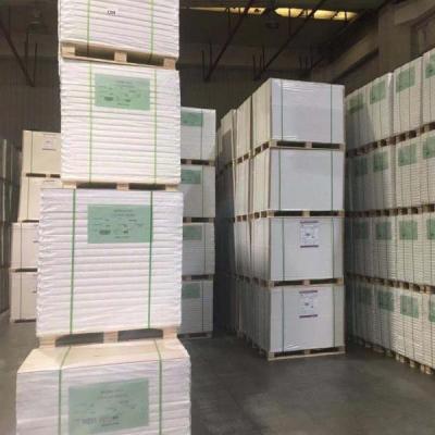 China Customized White One Side Coated Ningbo Fold FBB/Ivory Board/C1S for Cosmetics Packaging for sale