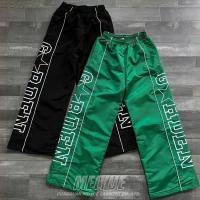 China Custom Windbreaker Nylon Lightweight Trouser Tack Pant Wide Leg Screen Print Stripe Track Sweat Pant Mens Baggy Sweatpants for sale