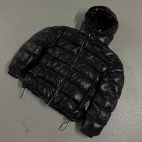 China Seamless Fusing Streetwear Puffer Jacket Winter Shiny Polyester Padded Jacket Stylish for sale