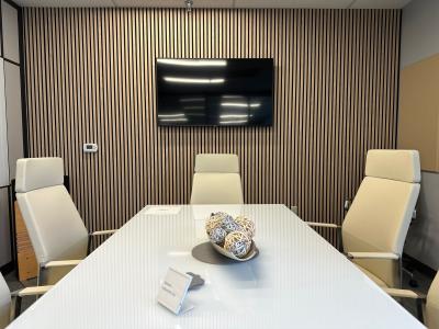 China FSC Eco-friendly Natural Oak Acoustic Wood Veneer Slat Wall Panels Luxury Quality for sale