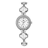 China Durable Stylish Casual Quartz Watch Featuring Anti Scratch Glass and Lightweight Silicone Band Perfect for Everyday Wear for sale
