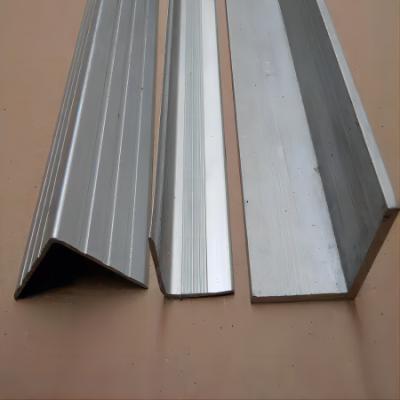 China Anti Corrosion Anodised Aluminium Angle L Shape 6063 T5 40mmx40mm for sale