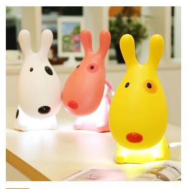 China New creative gift product charging lovely dog reding lamp desk light for sale