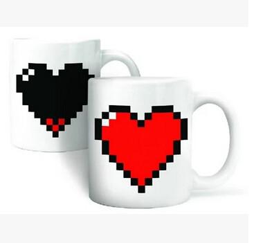China New creative gift product Heart colour change temperature sensing ceramic mugs cup for sale