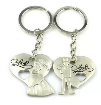 China New creative gift product dance man women wedding gift keychain keyrings for sale