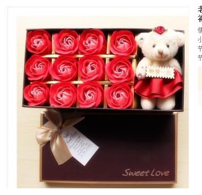 China New creative promotion gift product wedding gift 12 flower soap with bear for sale