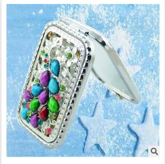 China New creative promotion gift customed diamond logo silver luxury pocket makeup mirror for sale