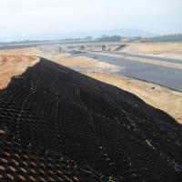 China HDPE Geocell 100mm Height Slope Protection Gravel Stabilization Grid for Driveway and Road Construction for sale