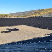 China Glossy HDPE Geomembrane Liner 1m-8m Width for Salt Evaporation Ponds for sale