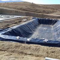 China Glossy HDPE Geomembrane Liner 1m-8m Width for Salt Evaporation Ponds for sale