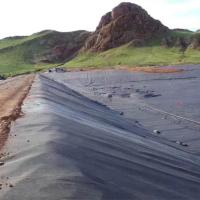 China Black Glossy HDPE Geomembrane 1.5mm 2.0mm Impermeable Liner for Dam Pond Landfill for sale