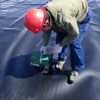 China HDPE Smooth Geomembrane 2mm Thickness 0.940g/cm3 Density for Fish Pond Liner for sale