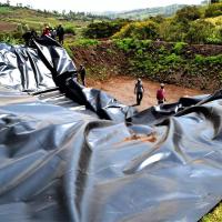 China 0.75mm HDPE Geomembrane Waterproof Liner for Artificial Lake Pond Dam Landfill Lining for sale