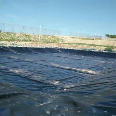 China 2mm HDPE Smooth Geomembrane Liner 50-200m Length 1-6m Width for Pond Landfill for sale