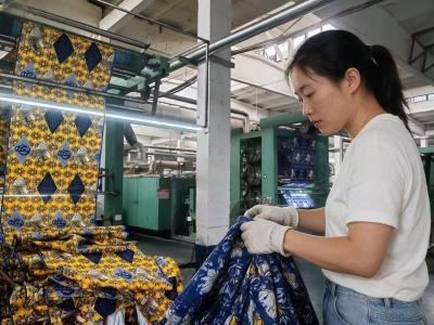 China 135 GSM Cotton Printed Fabric with Vibrant Colors and Soft Breathable Natural Gauze Fabric for sale