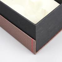 China Single Bottle Cardboard Decorative Gift Magnetic Closure Box Embossing for sale