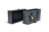 China Pretty Decorative thick 0.95mm Gift Box Packaging With Handles for sale