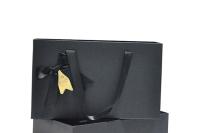 China Pretty Decorative thick 0.95mm Gift Box Packaging With Handles for sale