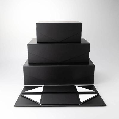 China Matte Black Foldable Cardboard Paper Box Packaging Gift Box With Handle for sale