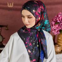 China Wholesale Customized Elastic Satin Baby Seam Scarf Shawl Autumn Muslim Square Style with Logo Packing for sale