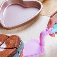 China Colorful Removable Triangle Cake Spatula Mobile Cake Making Tool For Home Baking for sale