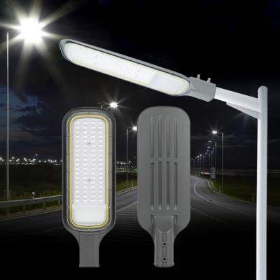 China Outdoor Die-Casting Aluminum IP65 Waterproof SMD2835 LED Street Light for Highway and Parking Lot for sale