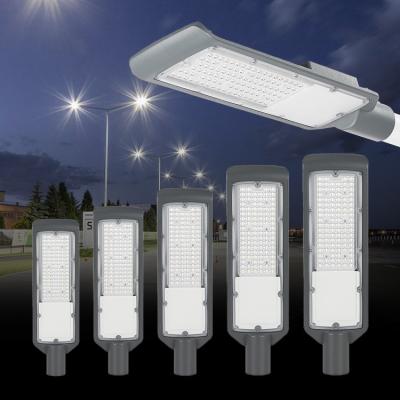 China IP66 Waterproof Outdoor LED Street Light with SMD 2835 LED Chip and 50,000 Hours Lifespan for sale