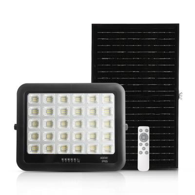 China Long Lifespan Solar Flood Light with Smart Charging System and IP65 Waterproof for Outdoor Lighting for sale