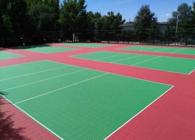 China EDT-2513 Polypropylene Basketball Court Flooring 250x250x12.7mm with 42% Shock Absorption for sale