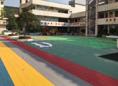 China SDT-2513 Modular Sports Flooring 250x250x12.7mm with 38% Shock Absorption and 92% Ball Rebound for sale