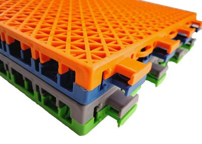 China Recyclable PP Multi-Purpose Sports Flooring 303.8×303.8×14.7mm with 57% Shock Absorption and Anti-UV Protection for sale
