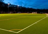 China Non-Filled Indoor Sports Artificial Grass 25-35mm Height with 9000/8000 Dtex for Football & Tennis Courts for sale